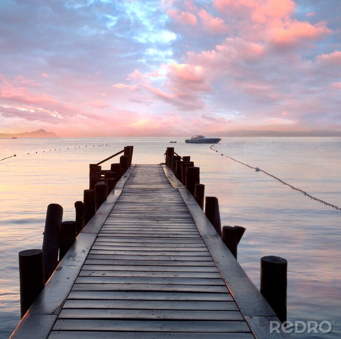 Sticker Steg mit Motorboot im Hintergrund nach Maß - myredro.de